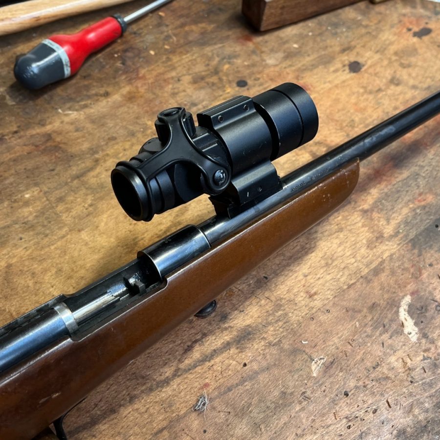 Pose d'un point rouge sur une 22lr - Arras armurerie